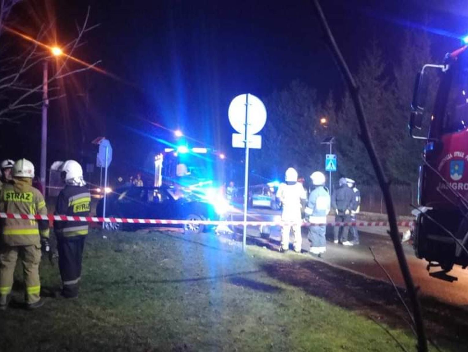 Czołowe zderzenie dwóch samochodów w miejscowości Troks Czołowe zderzenie dwóch samochodów w miejscowości Troks