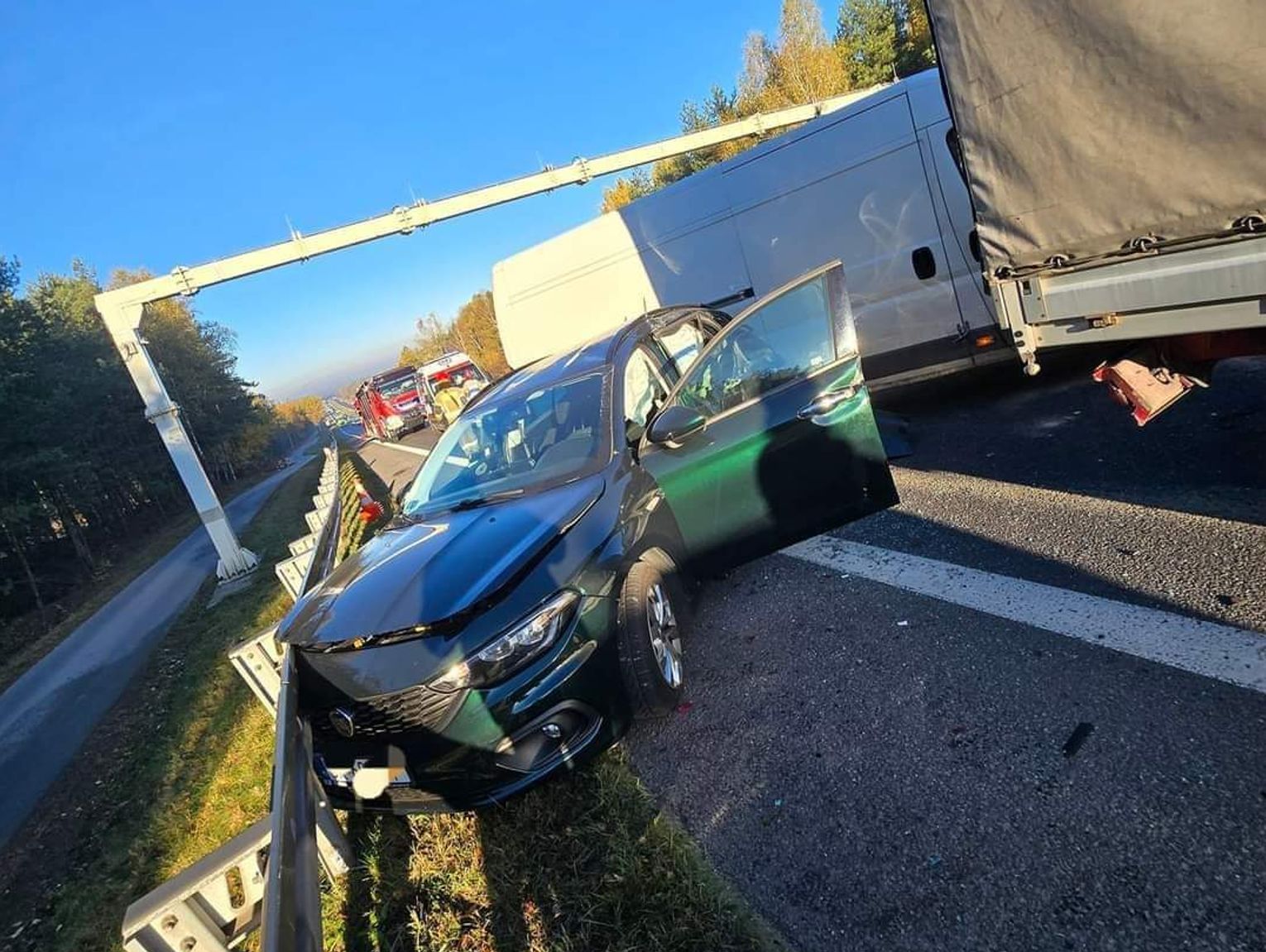 Trzy pojazdy zderzyły się na DK94 w Olkuszu [ZDJĘCIA]