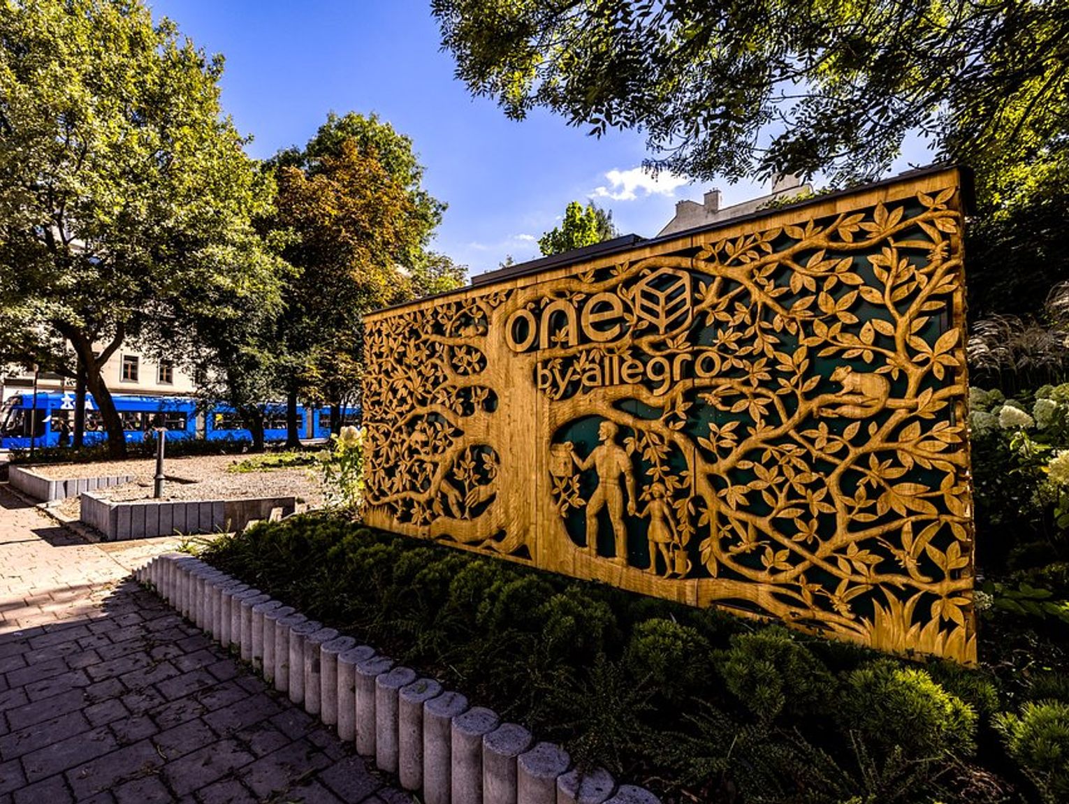 Wyjątkowy paczkomat stanął w historycznej dzielnicy Krakowa [ZDJĘCIA]
