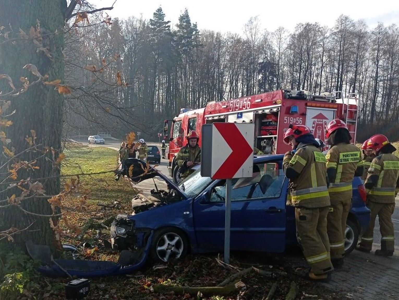 Wypadek w Jawiszowicach. Młody kierowca w szpitalu
